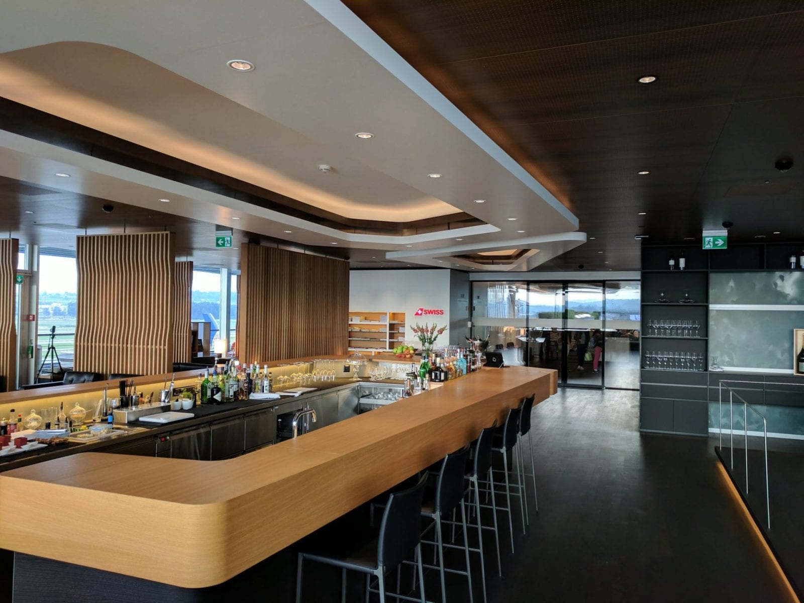 Review: Swiss First Class Lounge Zürich E