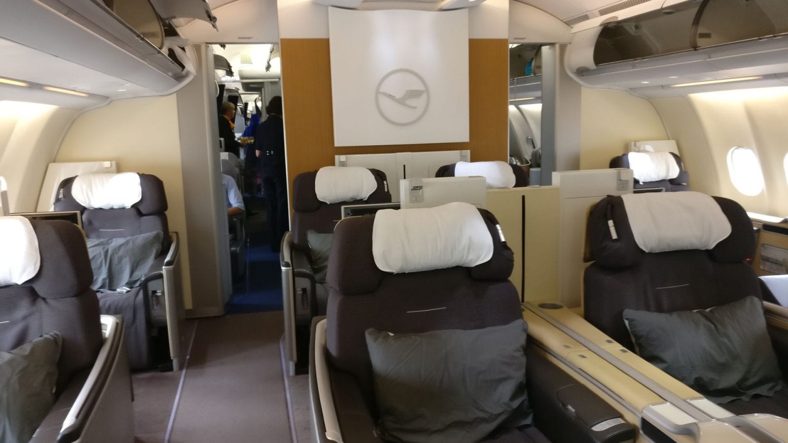 Review: Lufthansa First Class - Erfahungsbericht mit Bildern