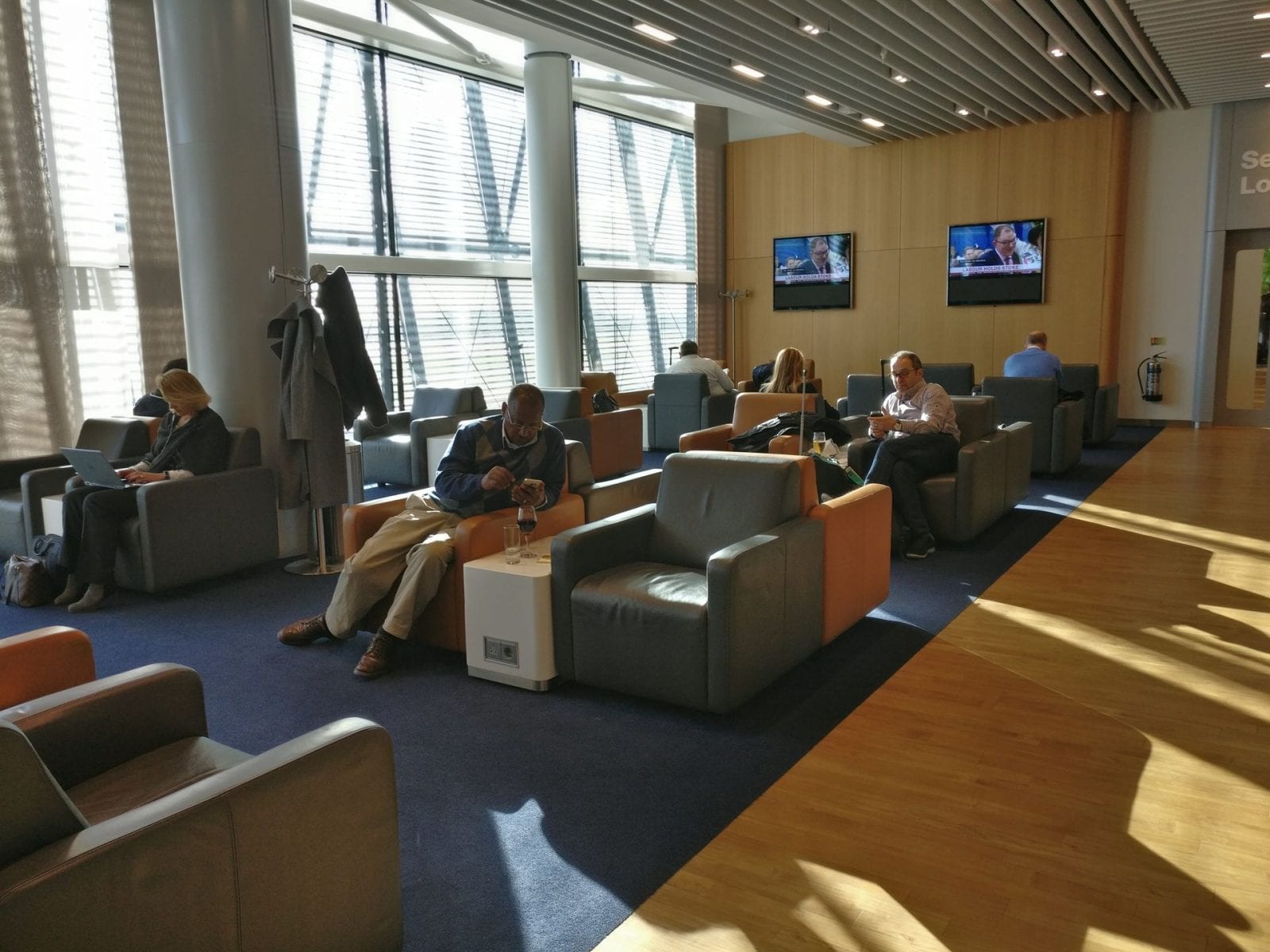 Review: Lufthansa Business Lounge London Heathrow