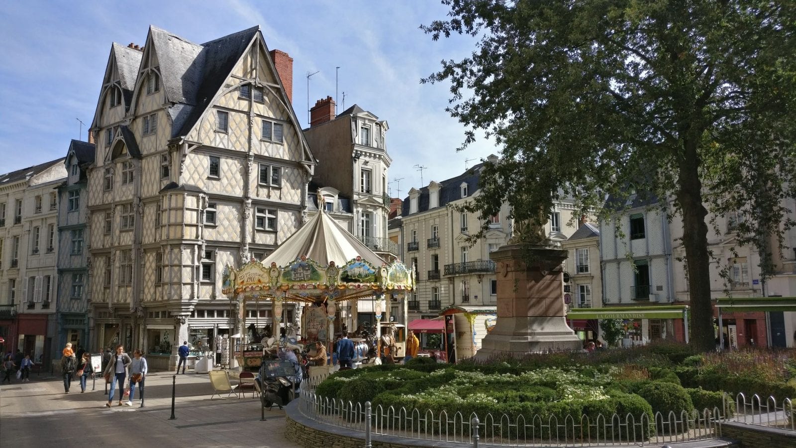 City Guide: Alle Infos zu Angers - Anreise, Sehenswürdigkeiten & mehr