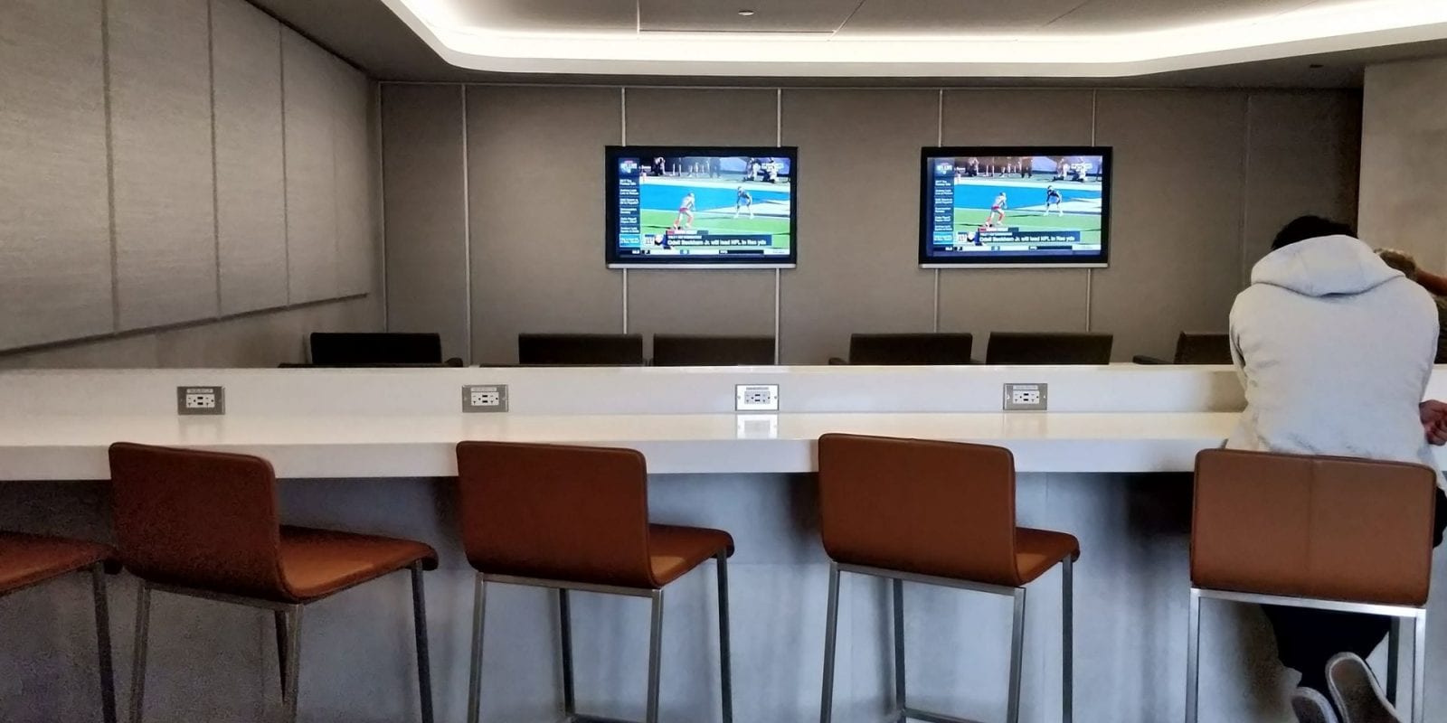 Review: American Airlines Flagship Lounge Chicago