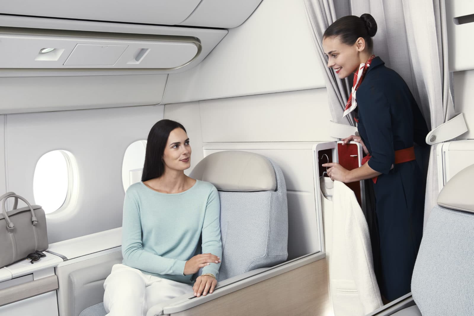 Welche SkyTeam Airlines haben eine First Class an Bord?