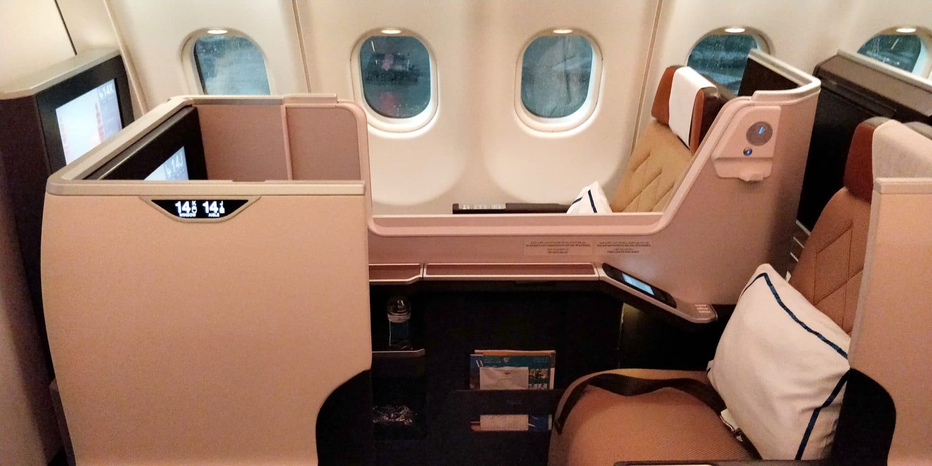 Review: Oman Air Business Class Airbus A330 | reisetopia Airline-Test