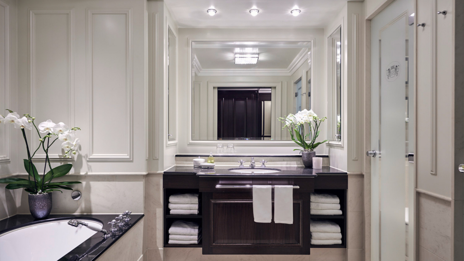 Luxushotels im Porträt: Hotel Breidenbacher Hof Düsseldorf | reisetopia