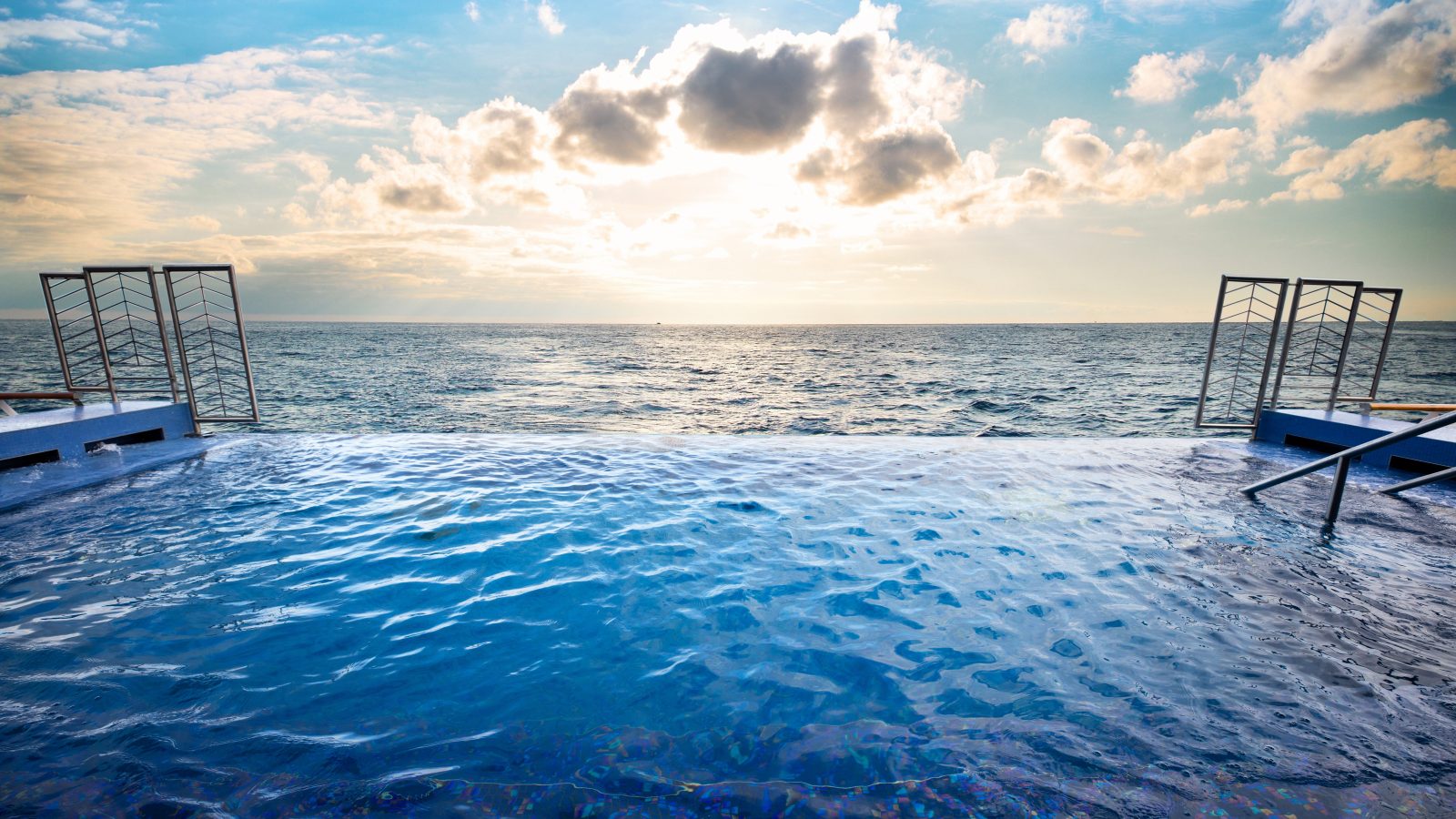 Spotlight: Die außergewöhnlichsten Hotels mit Infinity Pool | reisetopia