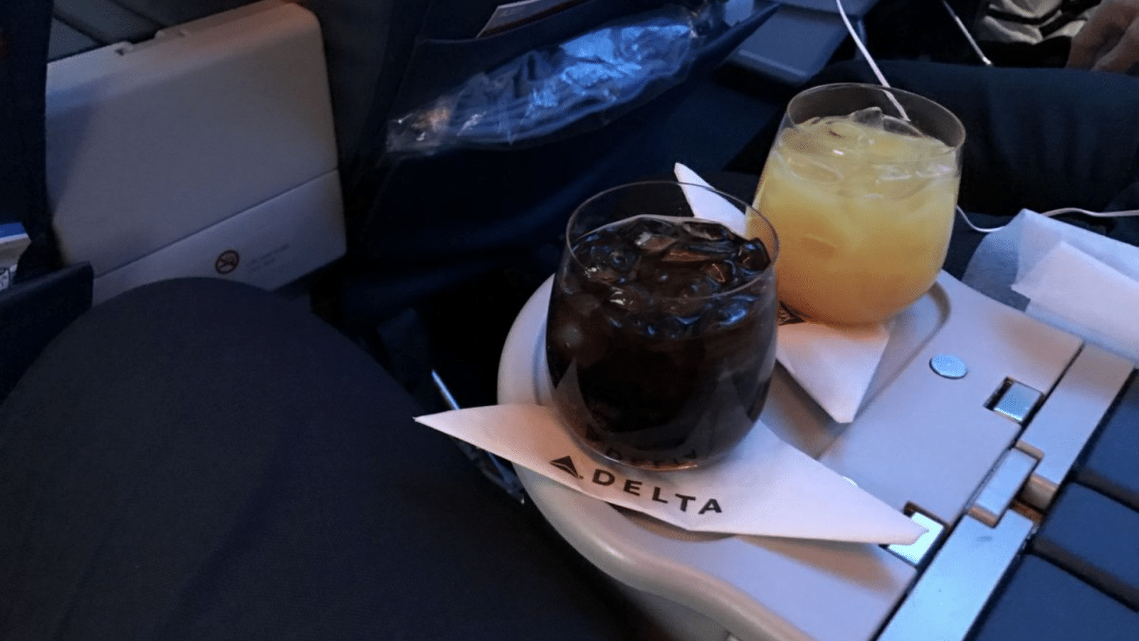 Review: Delta Air Lines Domestic First Class Kurz- und Langstrecke