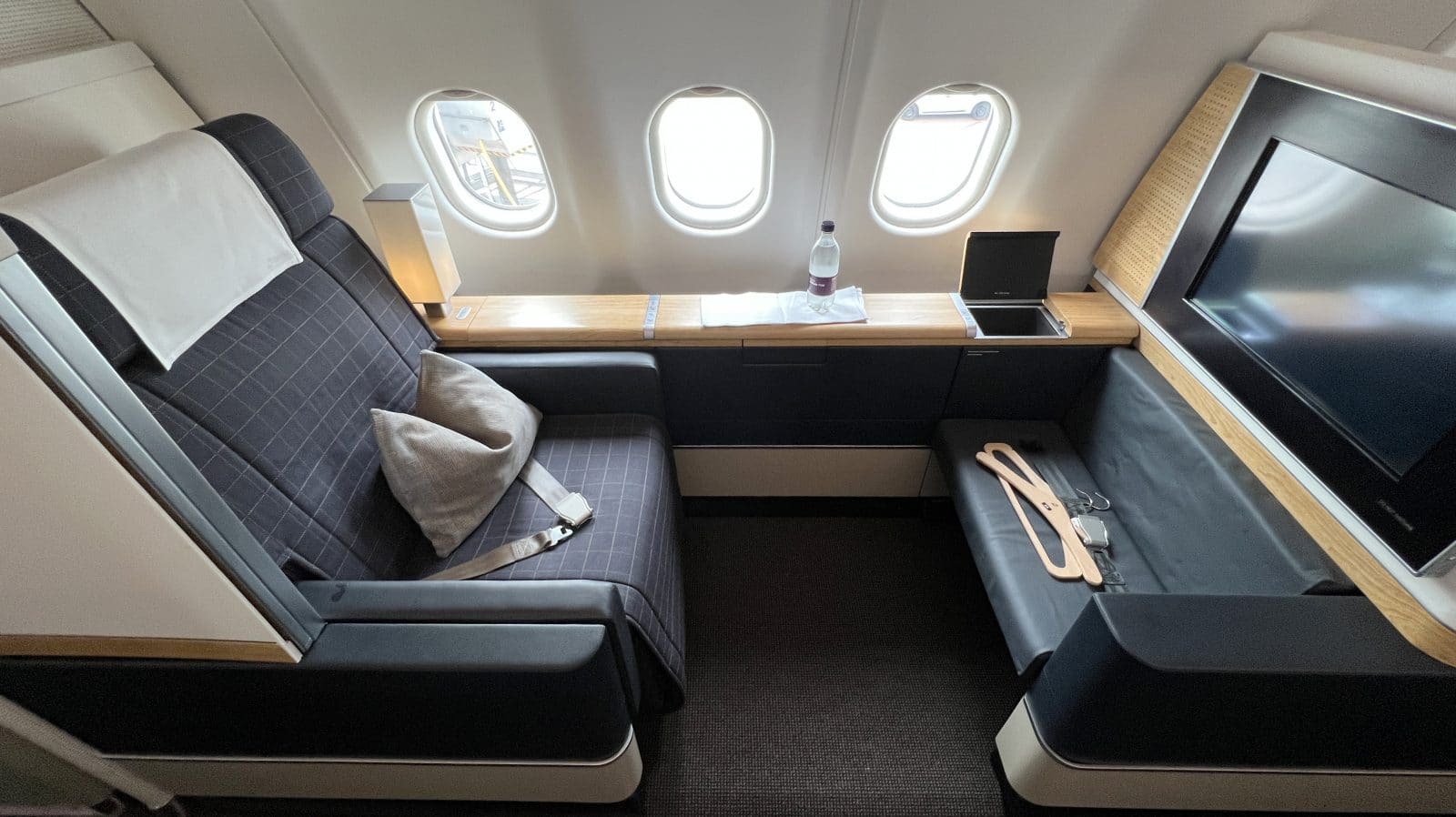 Alle Swiss First Class Strecken 2024 ab Genf und Zürich | reisetopia