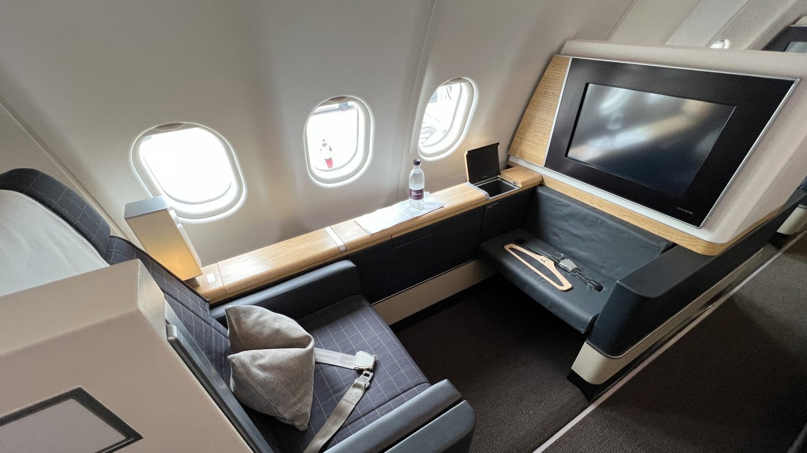 Review: Swiss First Class Airbus A330 Bewertung – mit eigenen Fotos