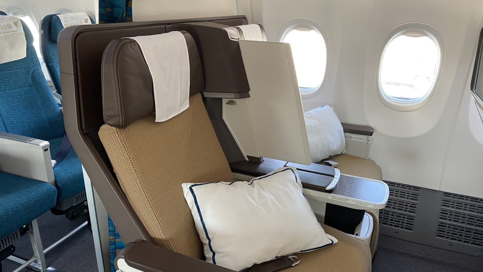 Review: Oman Air Business Class Boeing 737 MAX 8