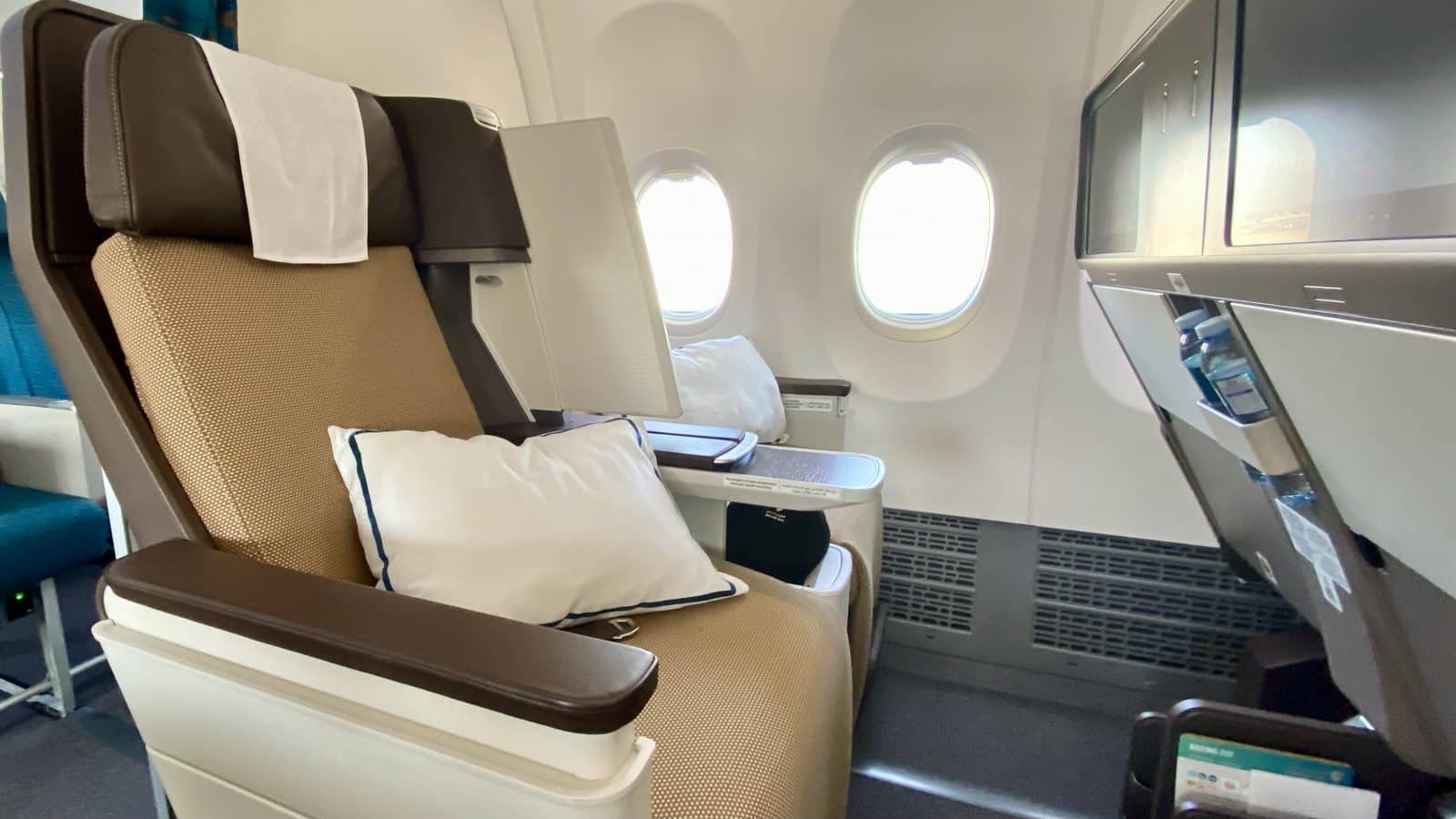 Review: Oman Air Business Class Boeing 737 MAX 8