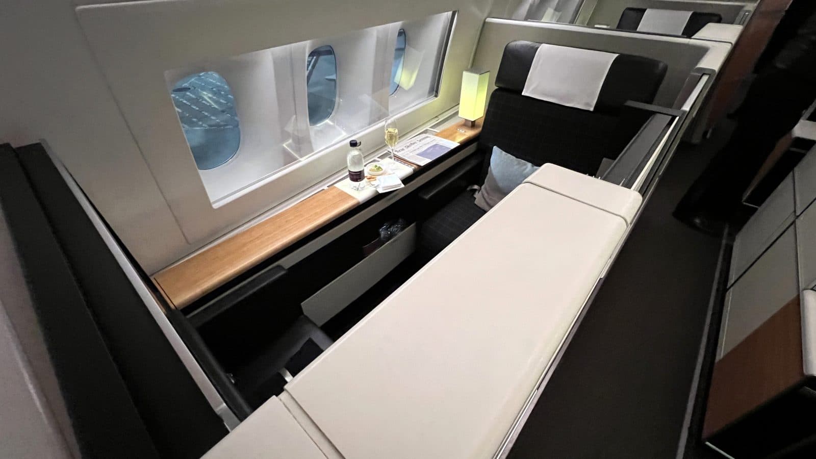 Review: Swiss First Class in der Boeing 777 | reisetopia