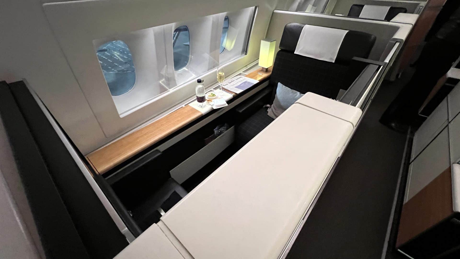 Review: Swiss First Class in der Boeing 777 | reisetopia