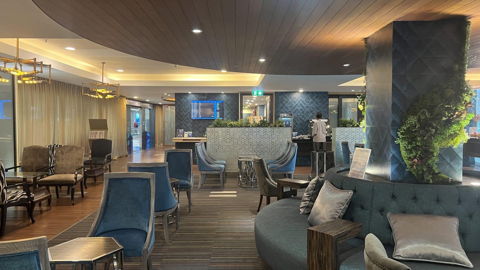 Review: Bangkok Airways Blue Ribbon Lounge Bangkok