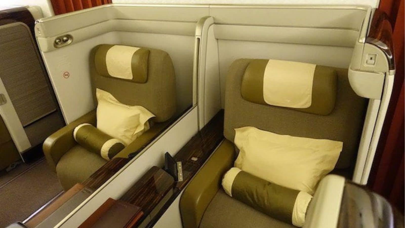 Welche SkyTeam Airlines haben eine First Class an Bord?