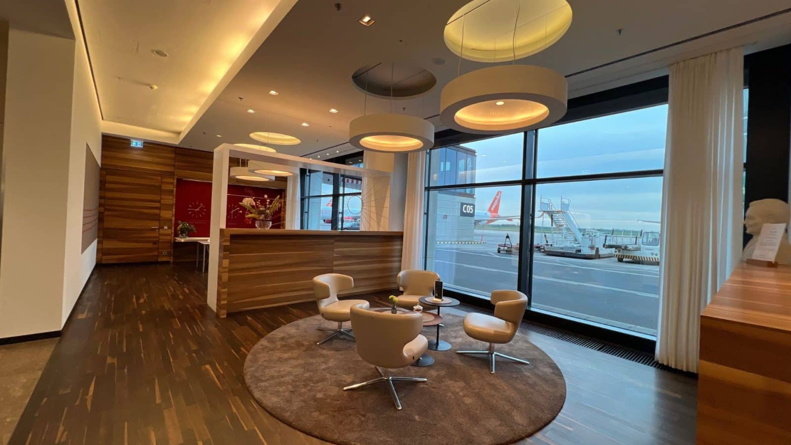 Zwischen überfüllten Lounges und VIP-Terminals: Priority Pass Private