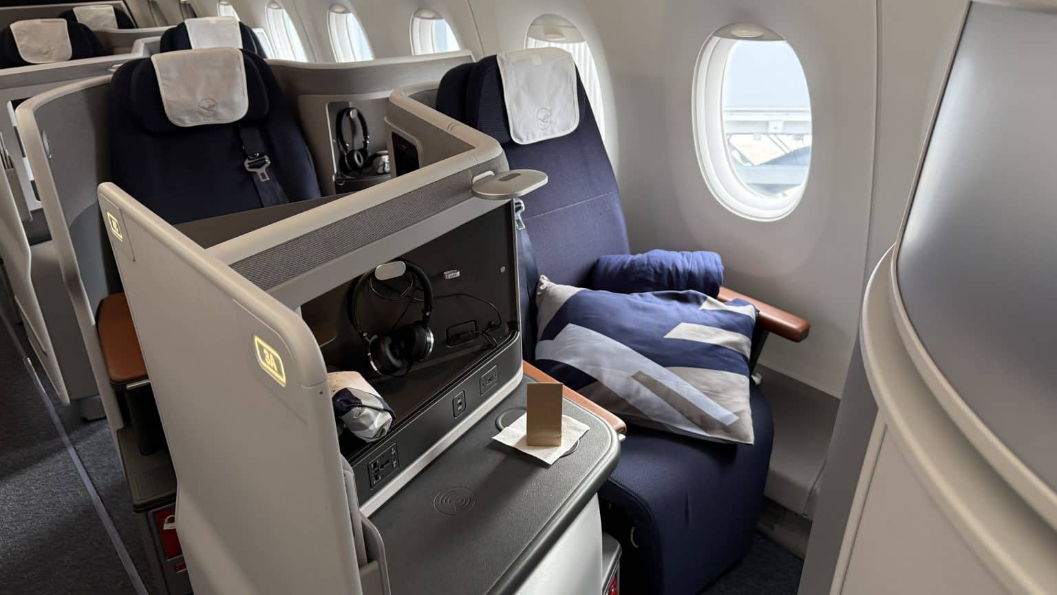 Erste Eindrücke aus der Air India Business Class inklusive Bildern
