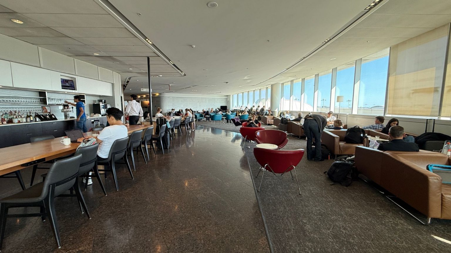 Review: Air Canada Maple Leaf Lounge Toronto Transborder